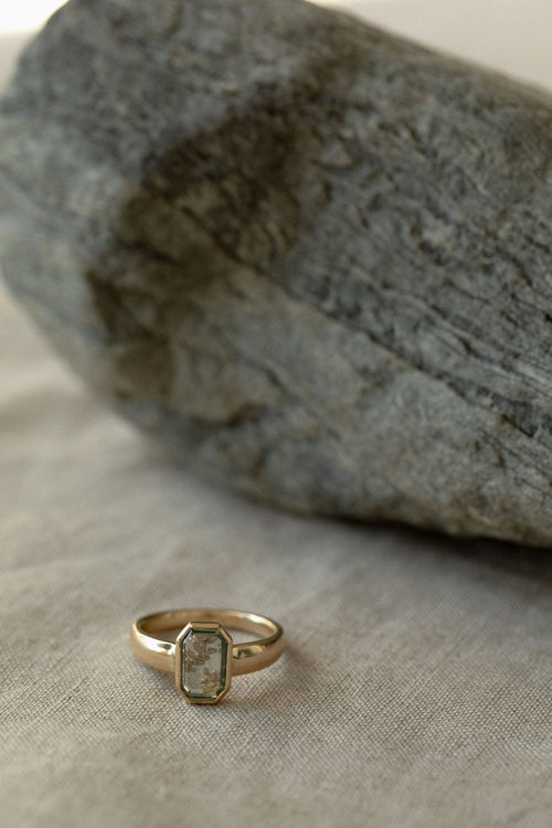 Fern Accented Portrait Signet – June Rings